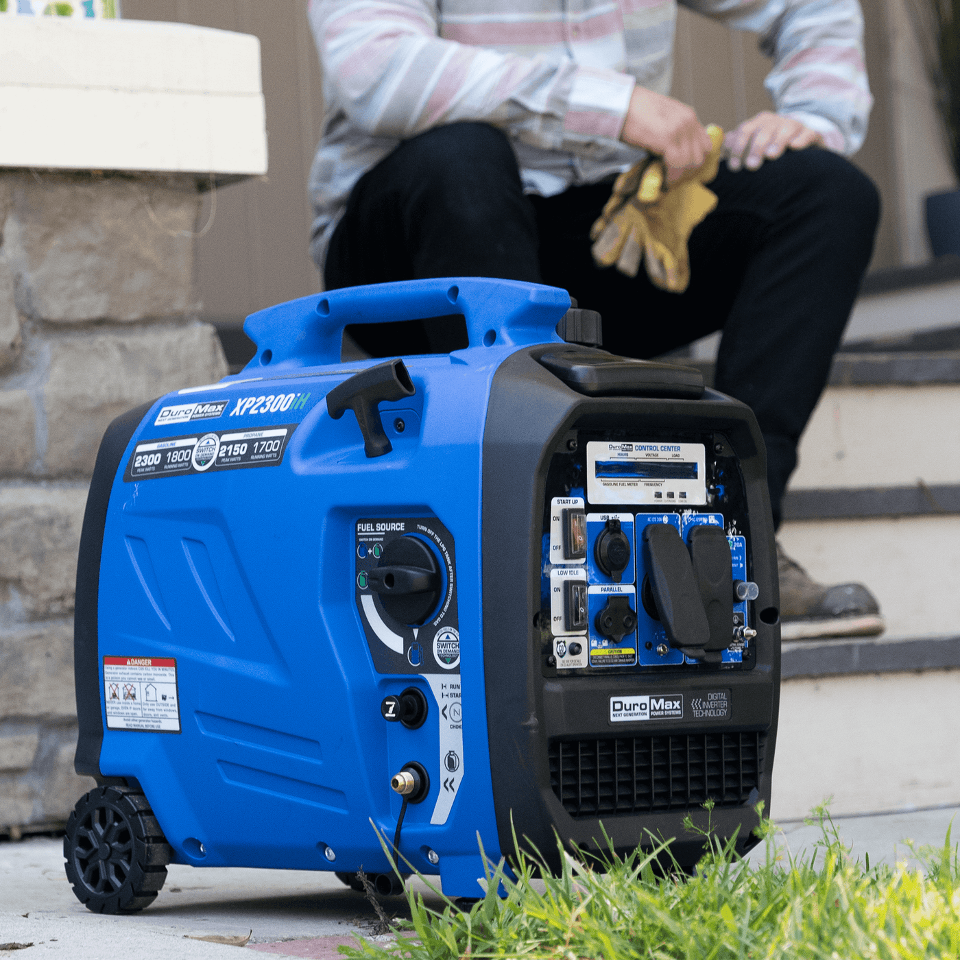 DuroMax XP2300iH 2,300 Watt Portable Dual Fuel Inverter Generator ...